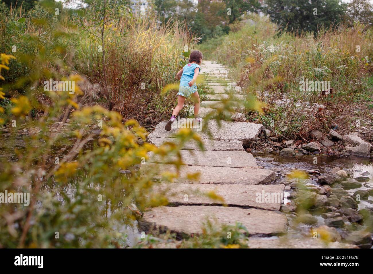 Running along a pathway hi-res stock photography and images - Alamy