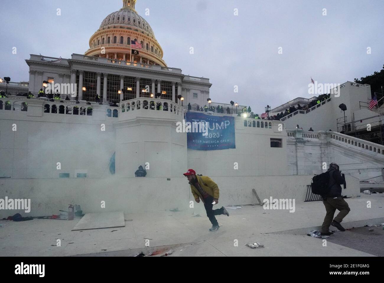 Washington, D.C, USA. 6th Jan, 2021. Trump supporters run form tear gas ...