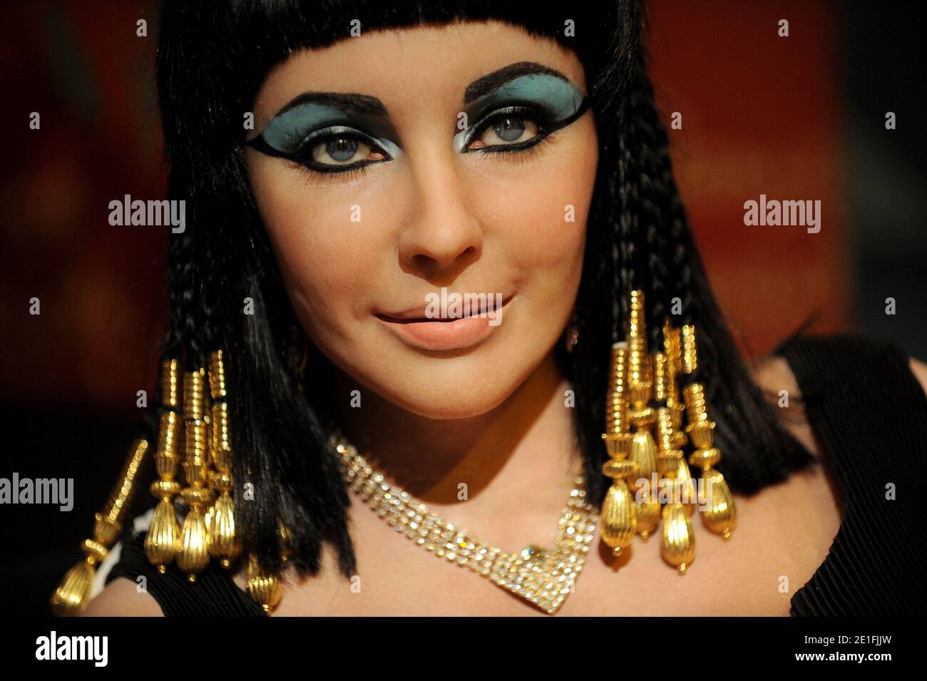The wax figure of Elizabeth Taylor in one of her most famous roles ...