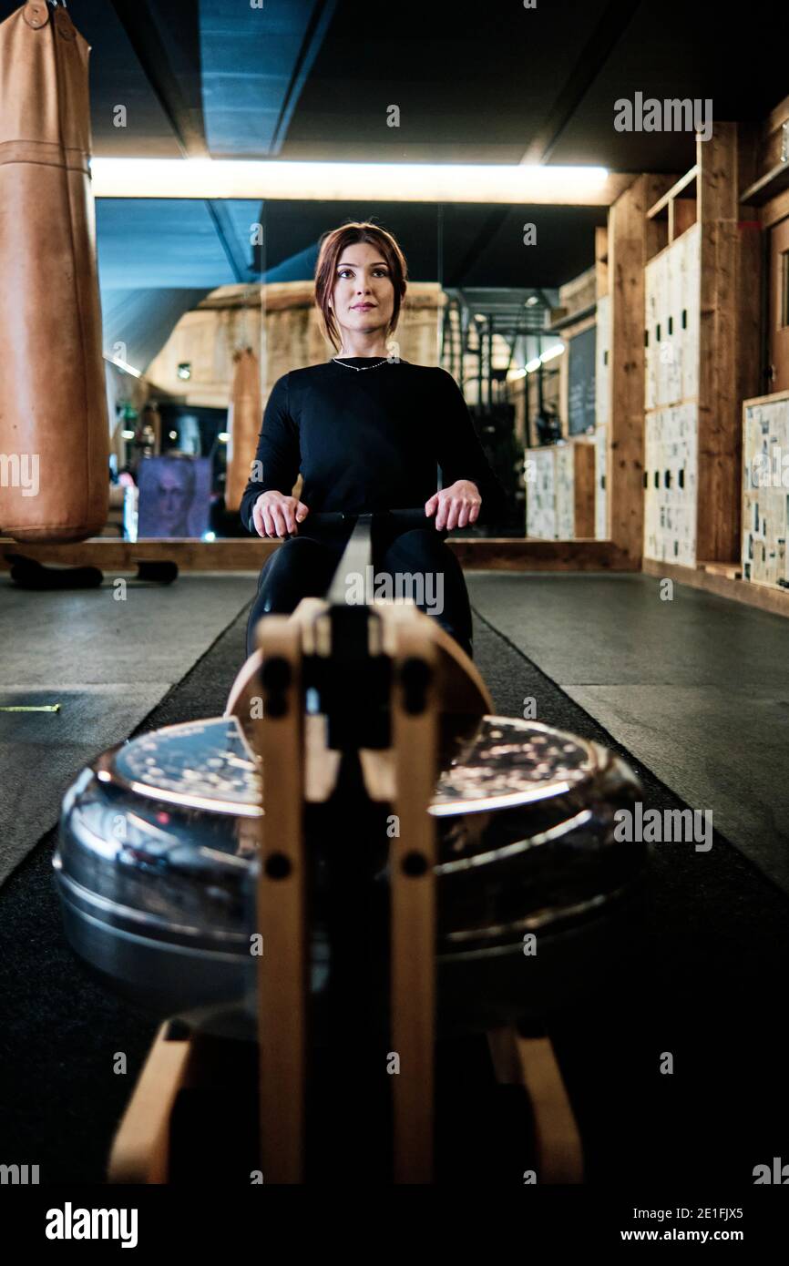 Rowing gymnasium hi-res stock photography and images - Alamy