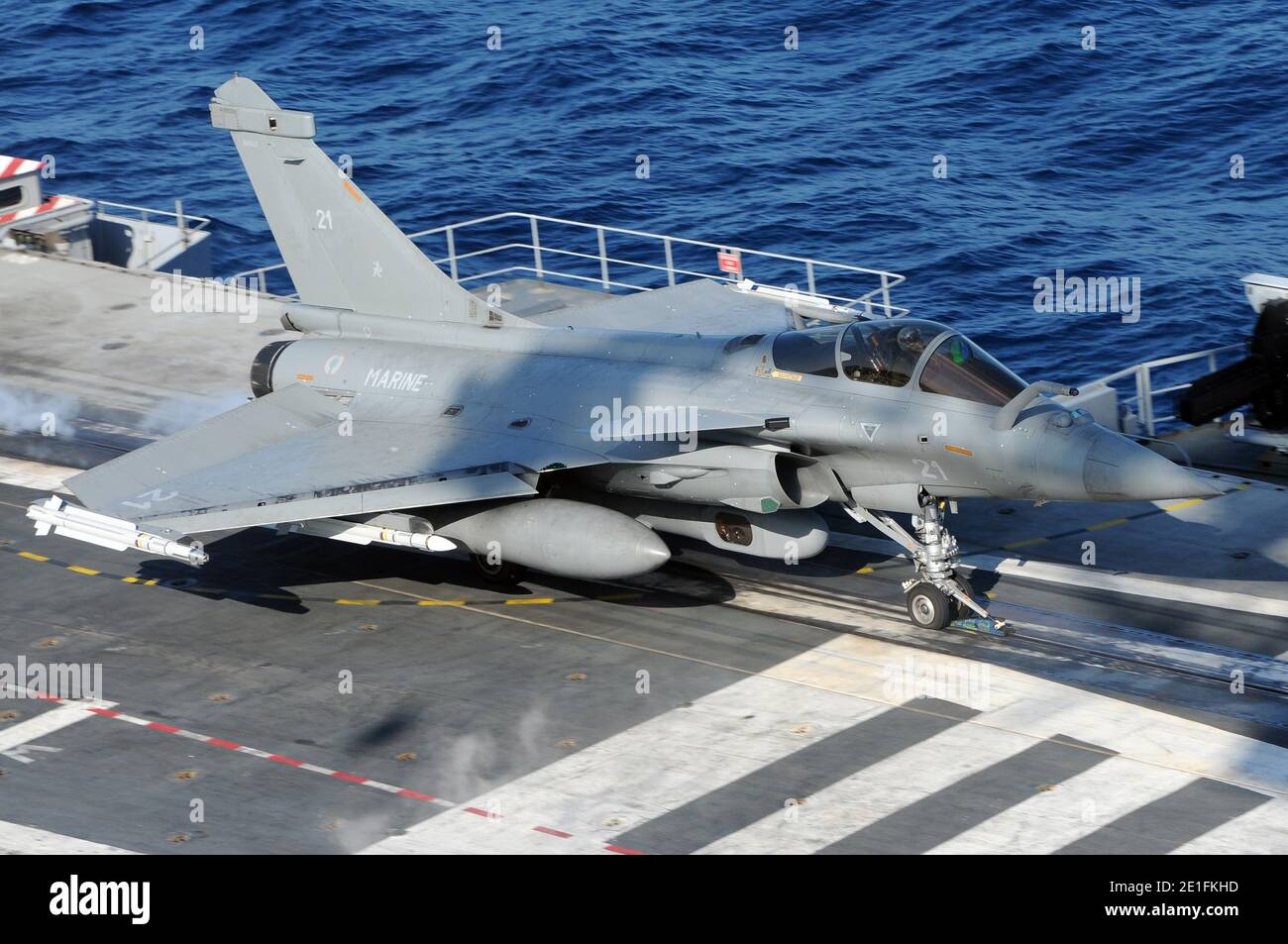 Rafale jet fighter pictured on French aircraft carrier Charles de ...