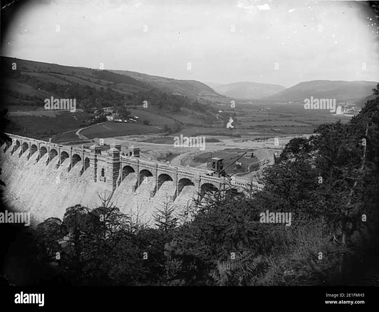 Llanwddyn reservoir wall Stock Photo - Alamy