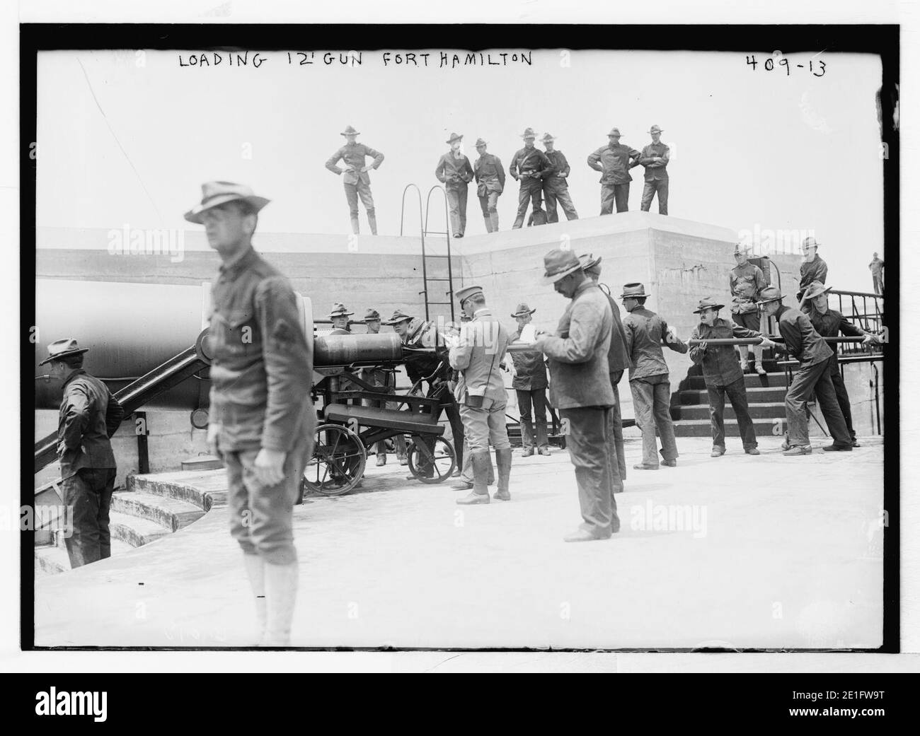 Loading 12' gun, Fort Hamilton Stock Photo - Alamy