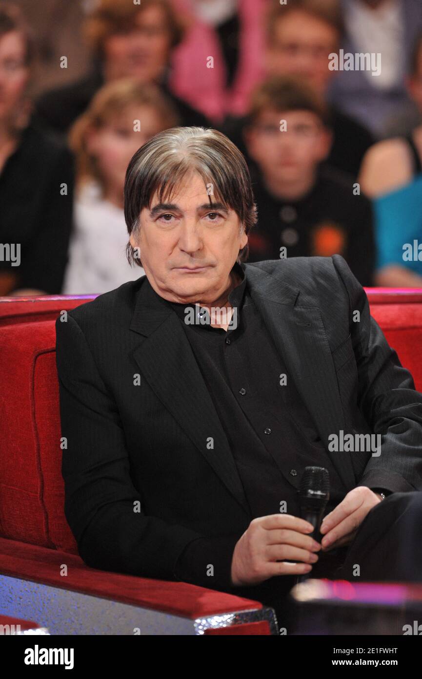 Serge Lama at the taping of Vivement Dimanche on March 2, 2011 in Paris ...