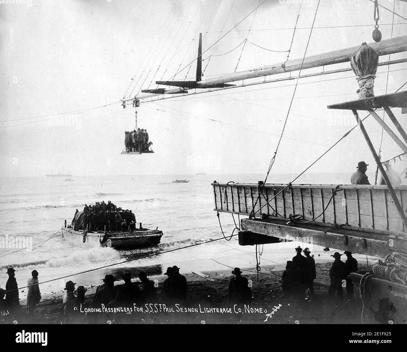 Lighterage hi-res stock photography and images - Alamy