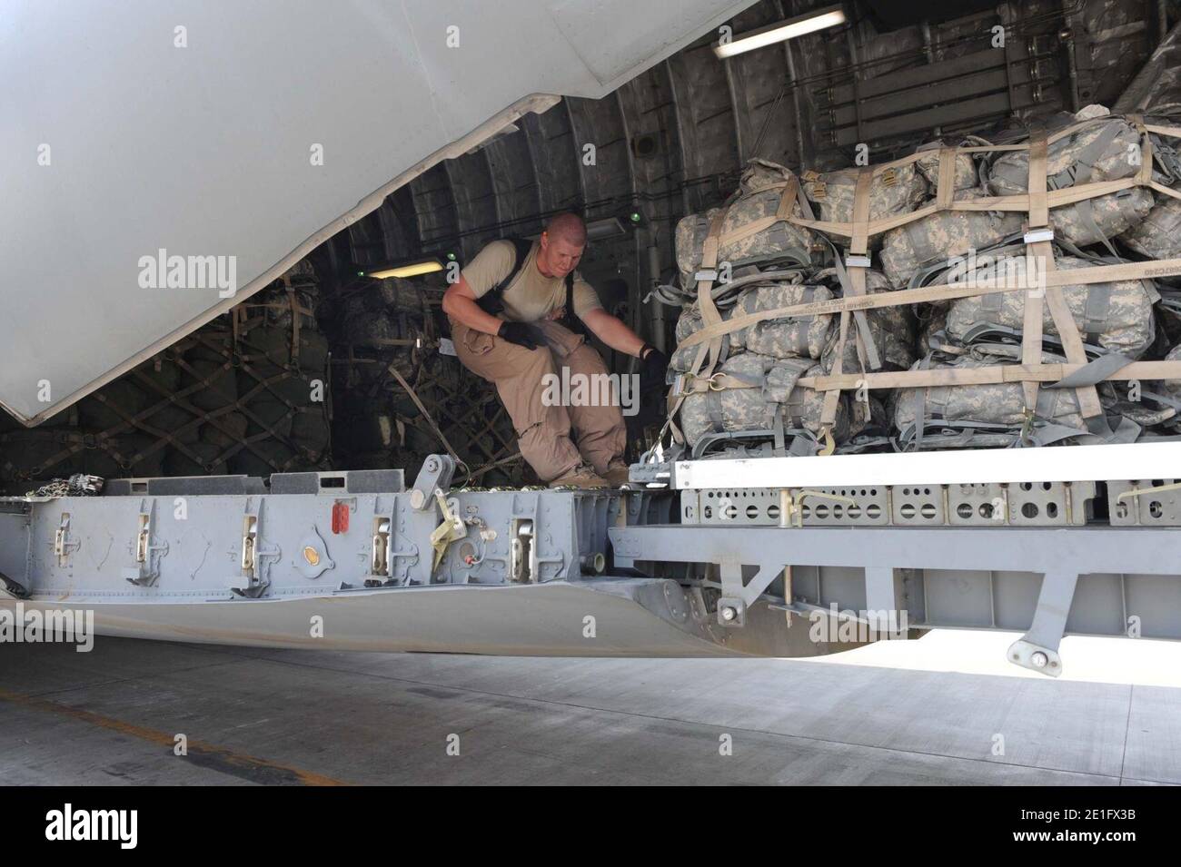 Loading the plane Stock Photo - Alamy