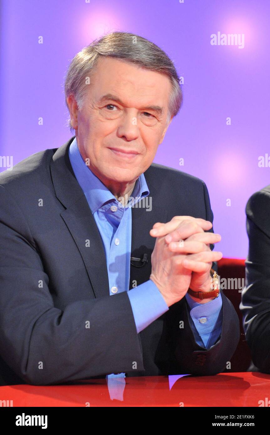 Salvatore Adamo lors de l'enregistrement de l'emission Vie Privee, Vie Publique a Paris, France ...