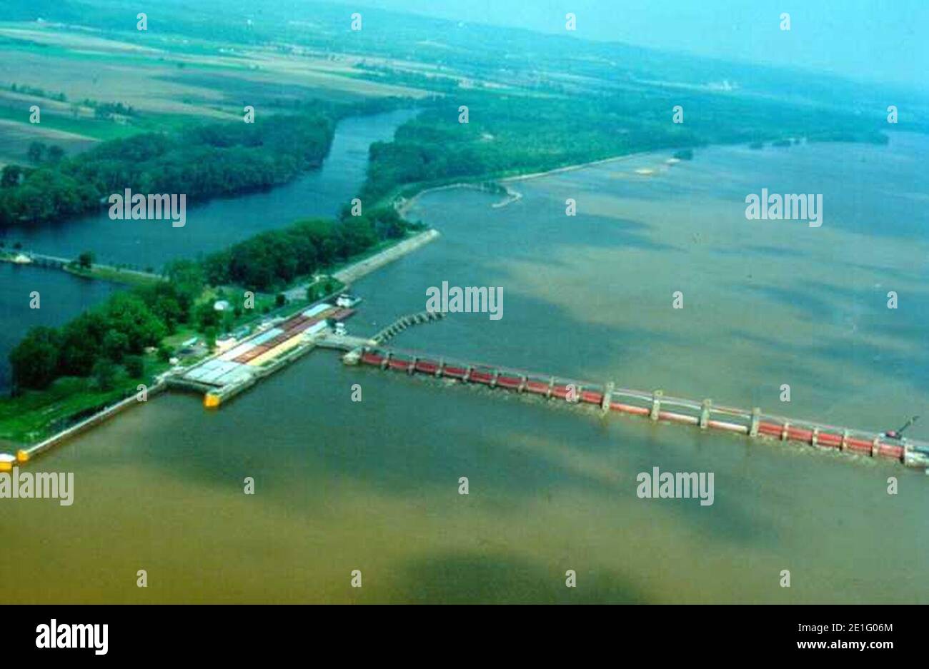 Lock and dam 25 Stock Photo - Alamy