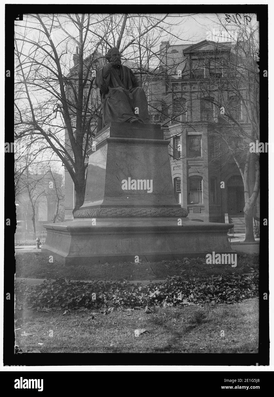 Longfellow statue hi-res stock photography and images - Alamy