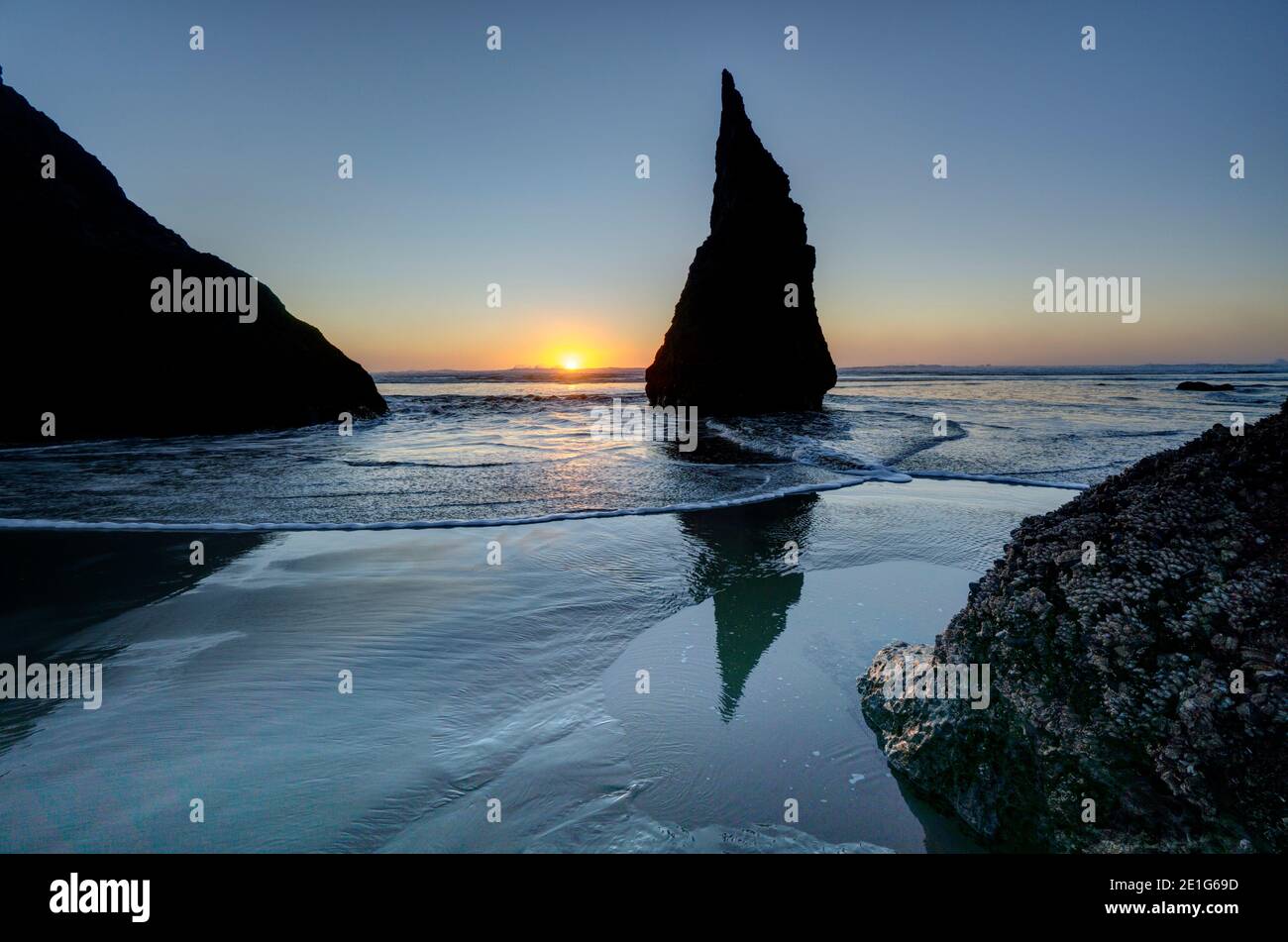 Sea erosion stack hi-res stock photography and images - Alamy