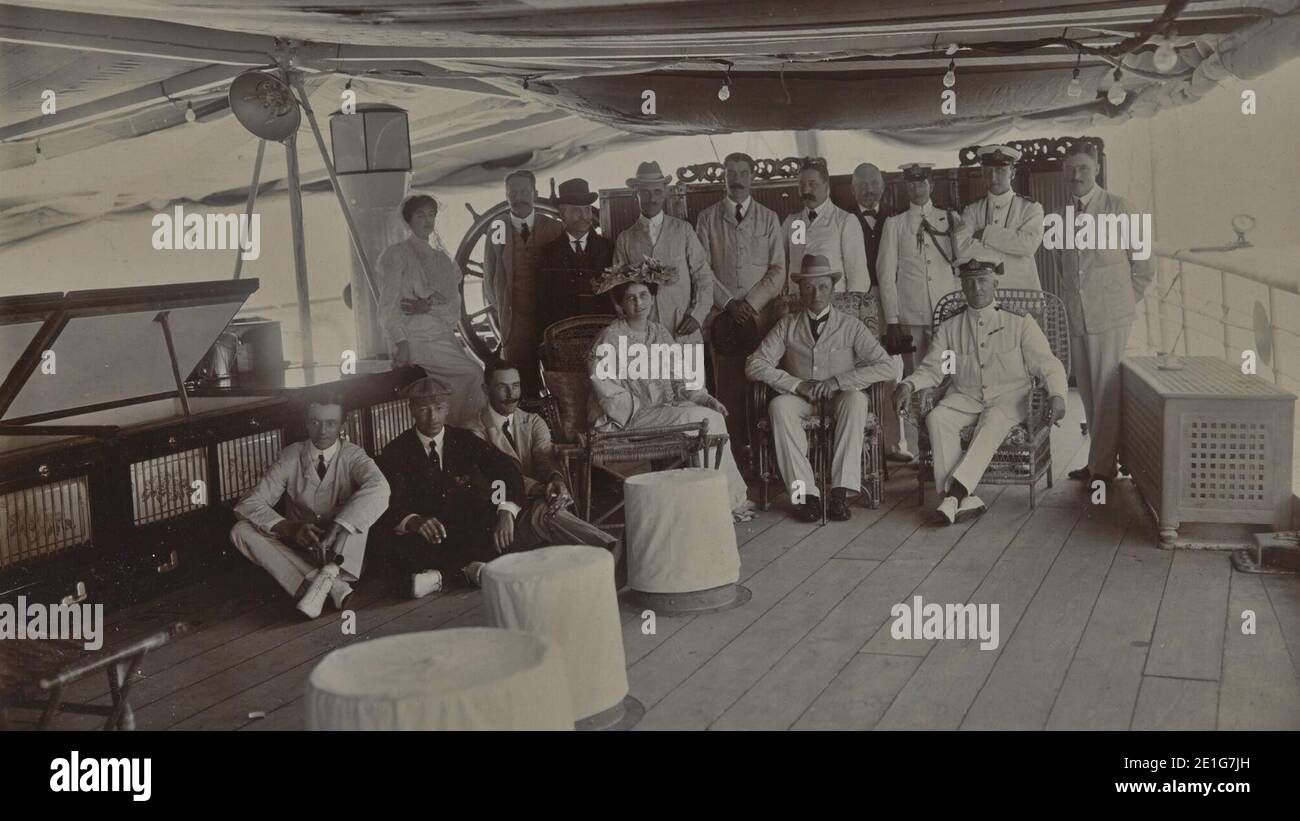 Lady curzon hi-res stock photography and images - Alamy