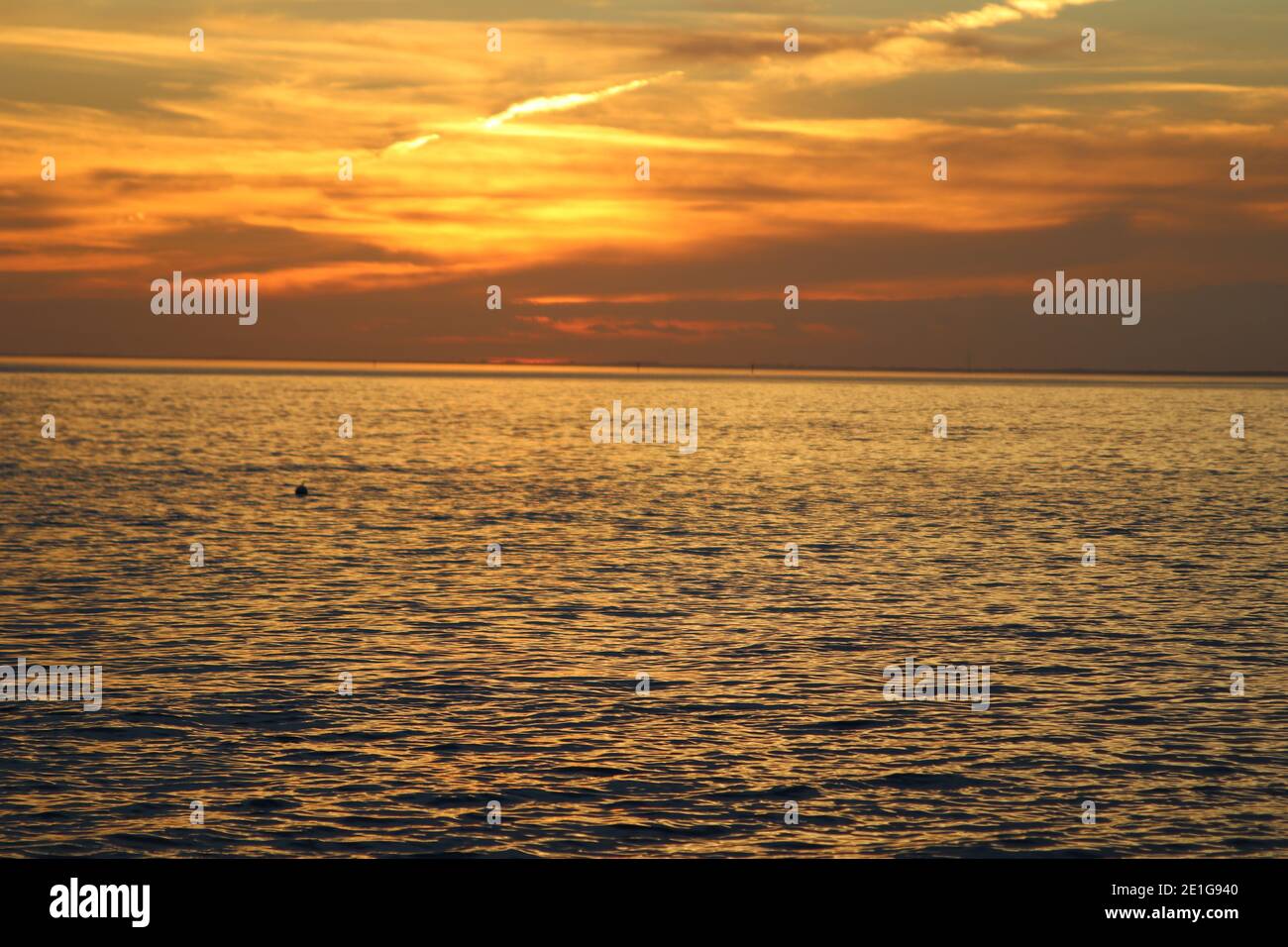 Beautiful sunset in ocean hi-res stock photography and images - Alamy