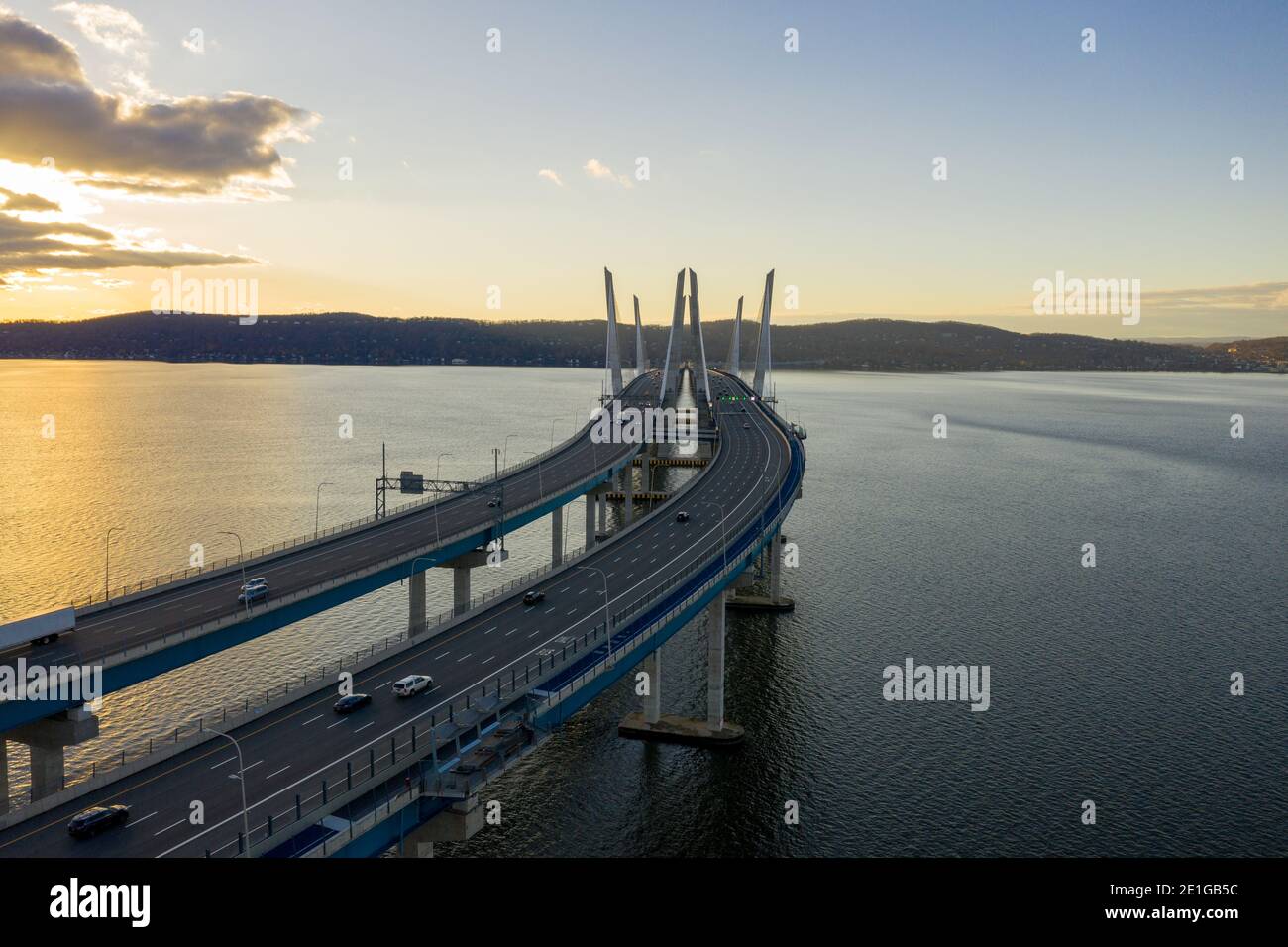 The New Tappan Zee Bridge (The Governor M. Cuomo) spanning the Hudson ...