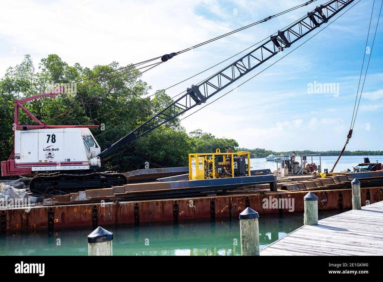 Heavy lift crane barge hi-res stock photography and images - Alamy