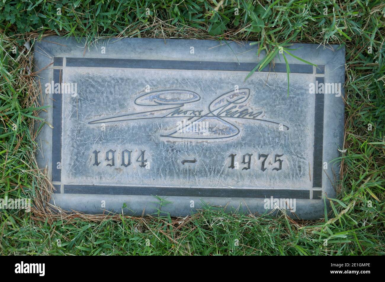 James dean grave park cemetery hi-res stock photography and images - Alamy