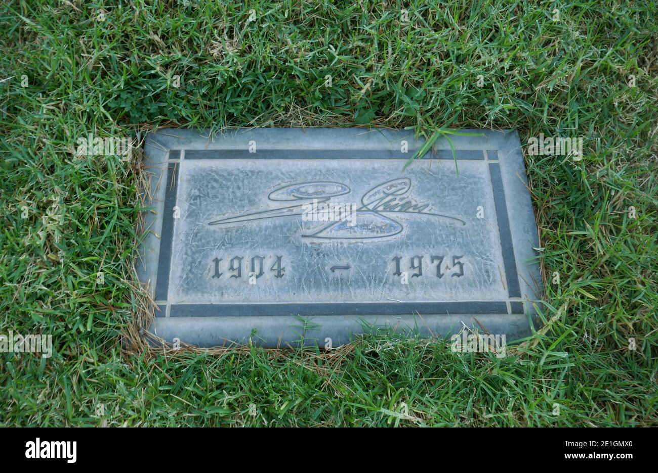 James dean grave park cemetery hi-res stock photography and images - Alamy