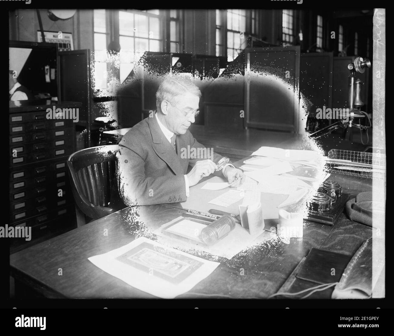 Louis Albert Hill, handwriting expert (bureau Stock Photo - Alamy