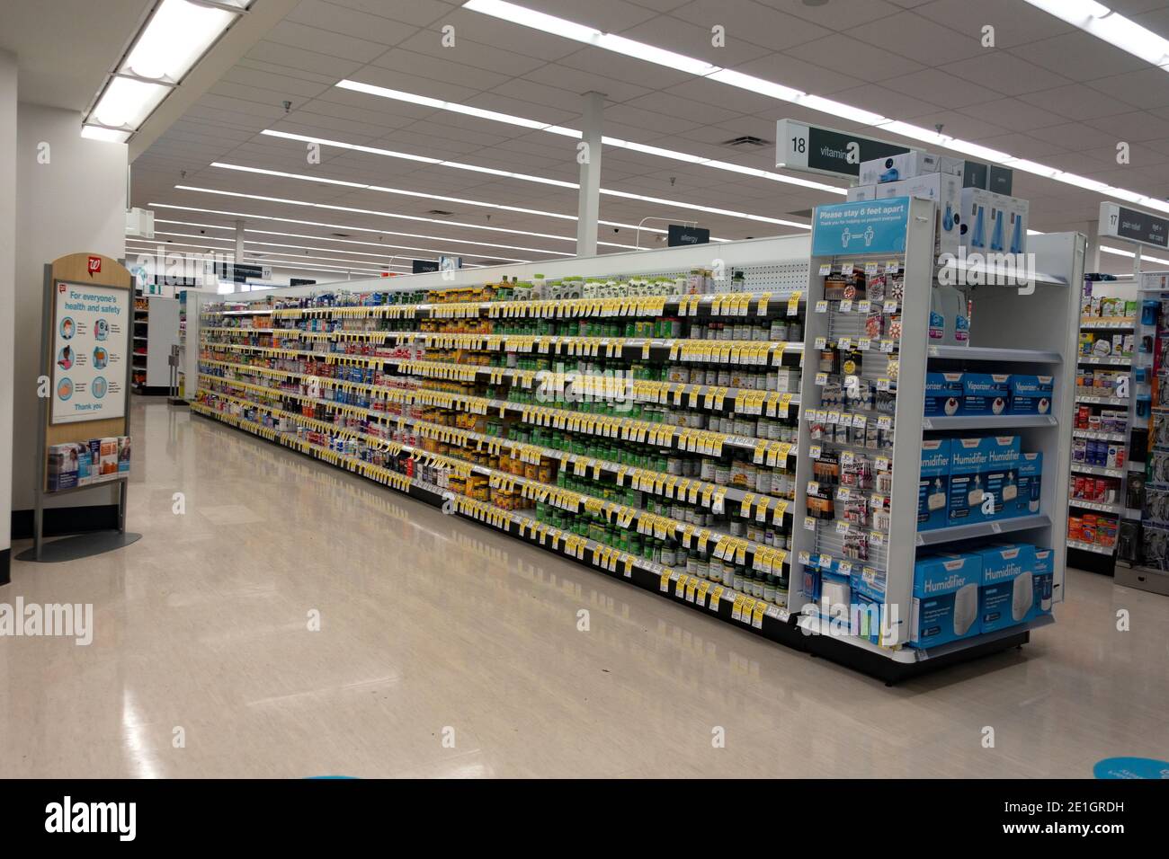 Inside walgreens store hi-res stock photography and images - Alamy