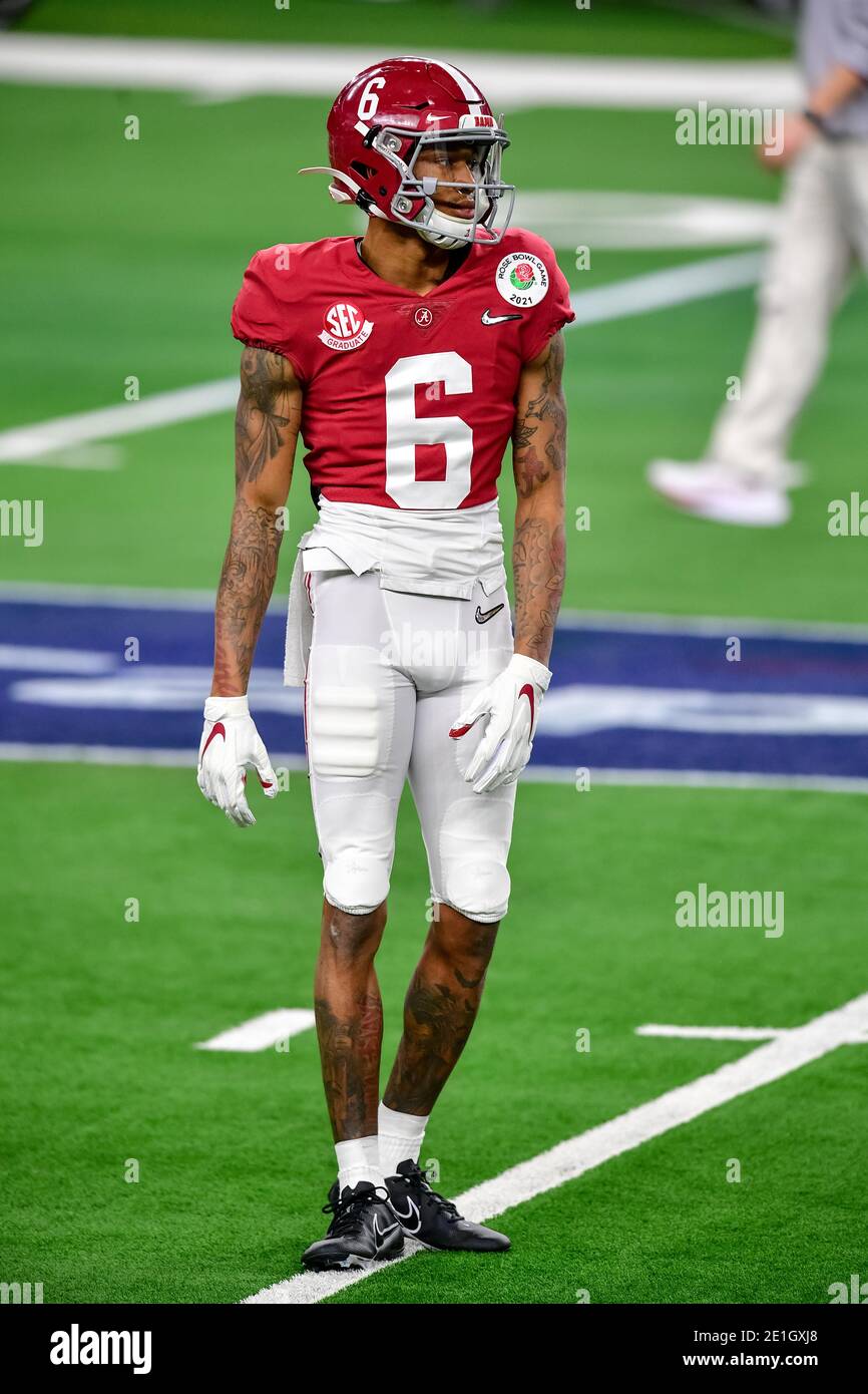 Alabama Crimson Tide wide receiver DeVonta Smith (6) In a game between ...