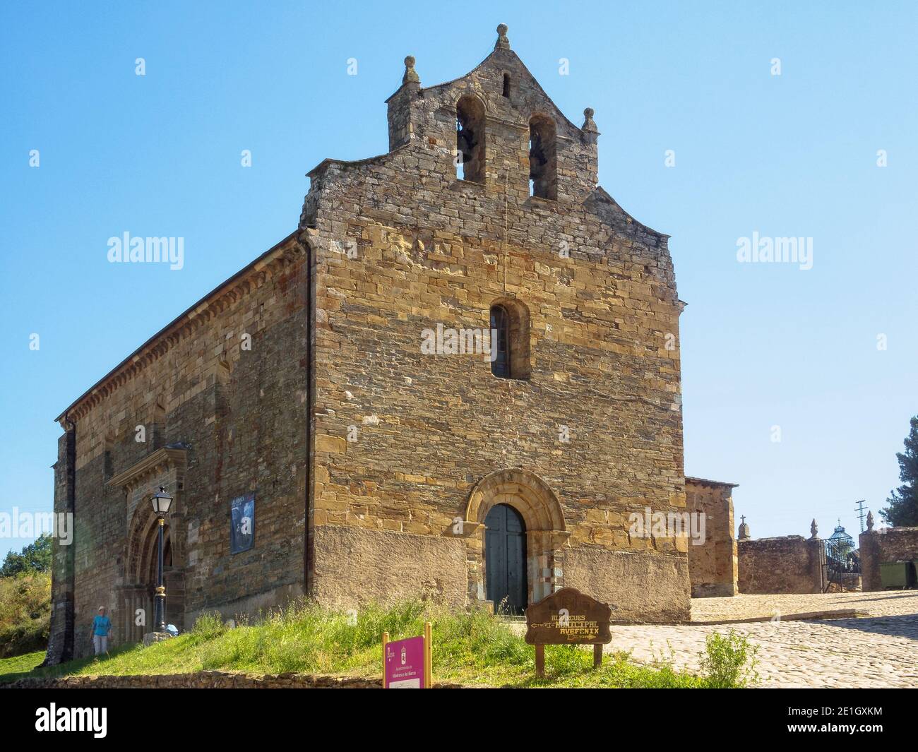 Romanesque architecture 11th century hi-res stock photography and ...