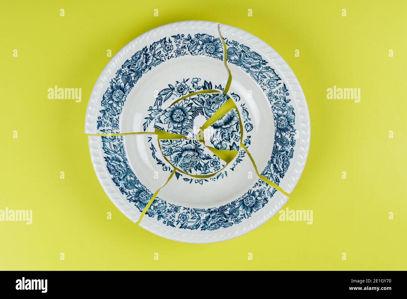 Broken ceramic hi-res stock photography and images - Alamy