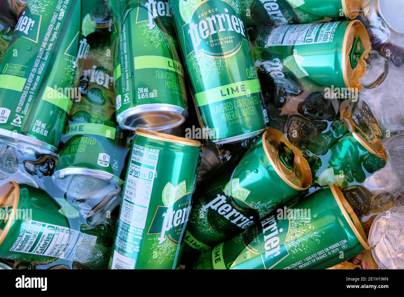 Carbonated sparking mineral water hi-res stock photography and images ...