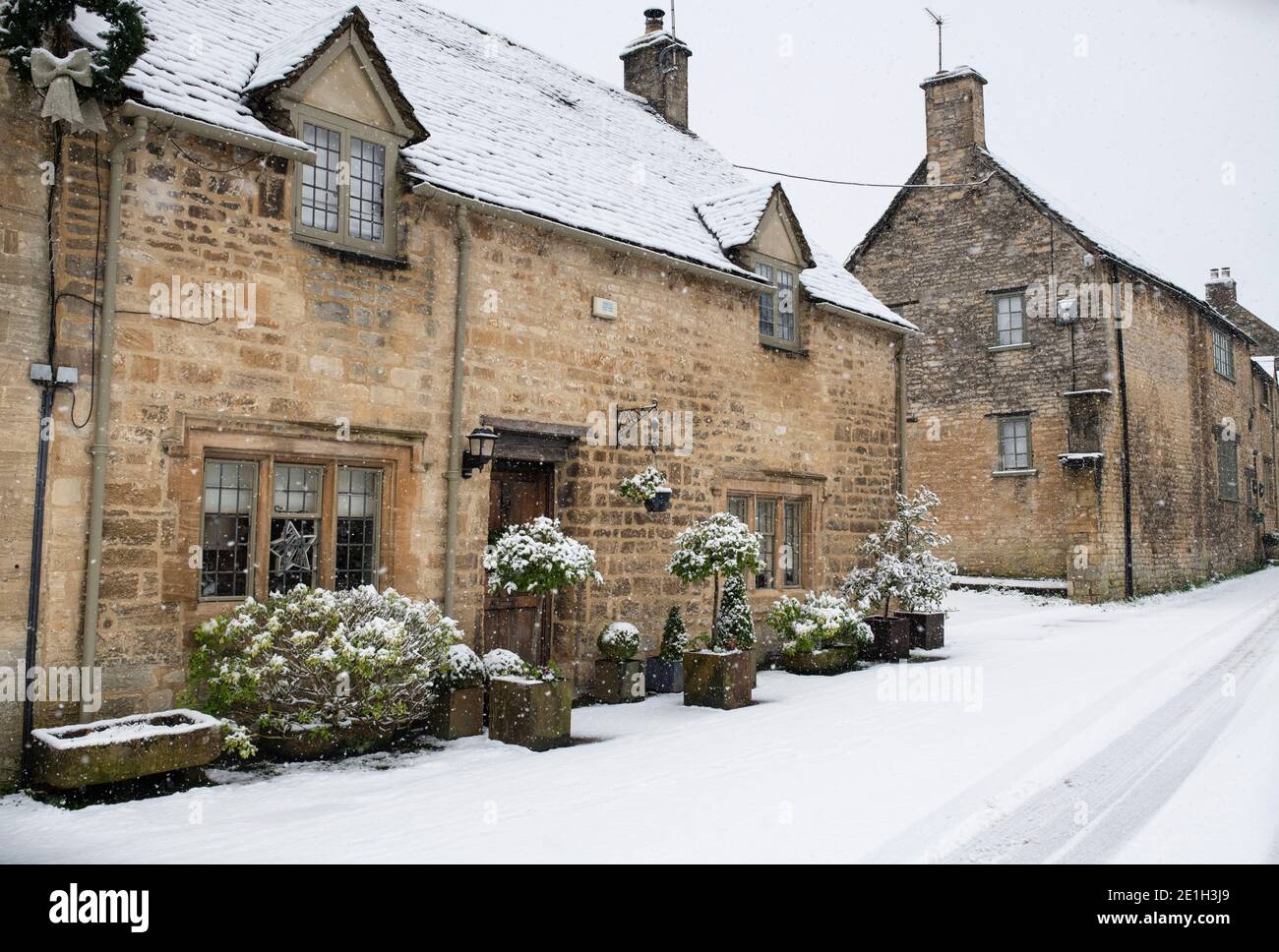 English houses hi-res stock photography and images - Alamy