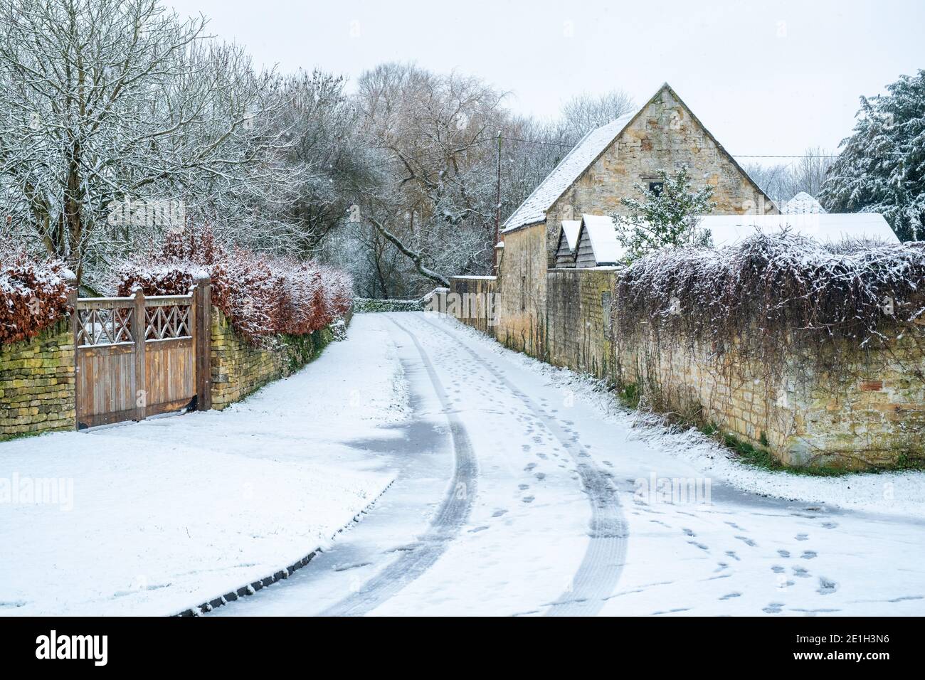 Country lane in the snow at christmas. Taynton, Cotswolds, Oxfordshire ...