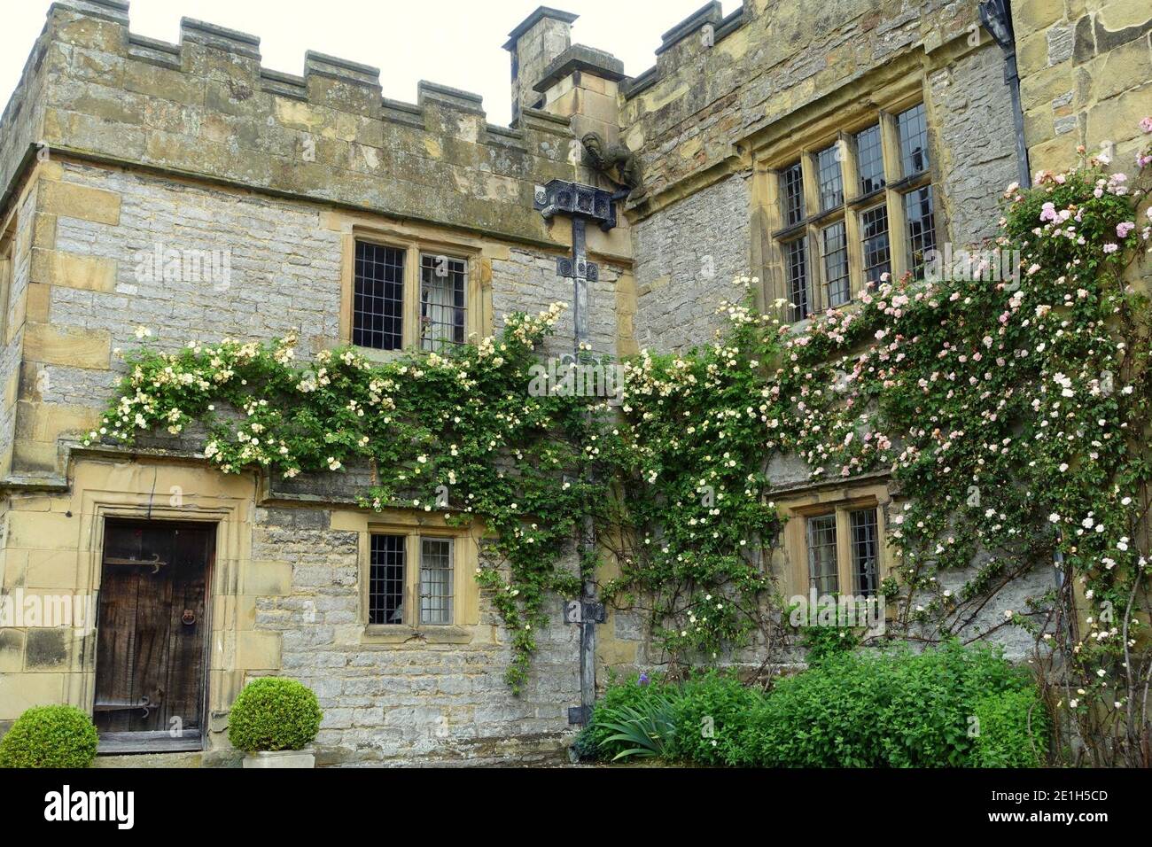 Lower Courtyard - Haddon Hall - Bakewell, Derbyshire, England Stock ...