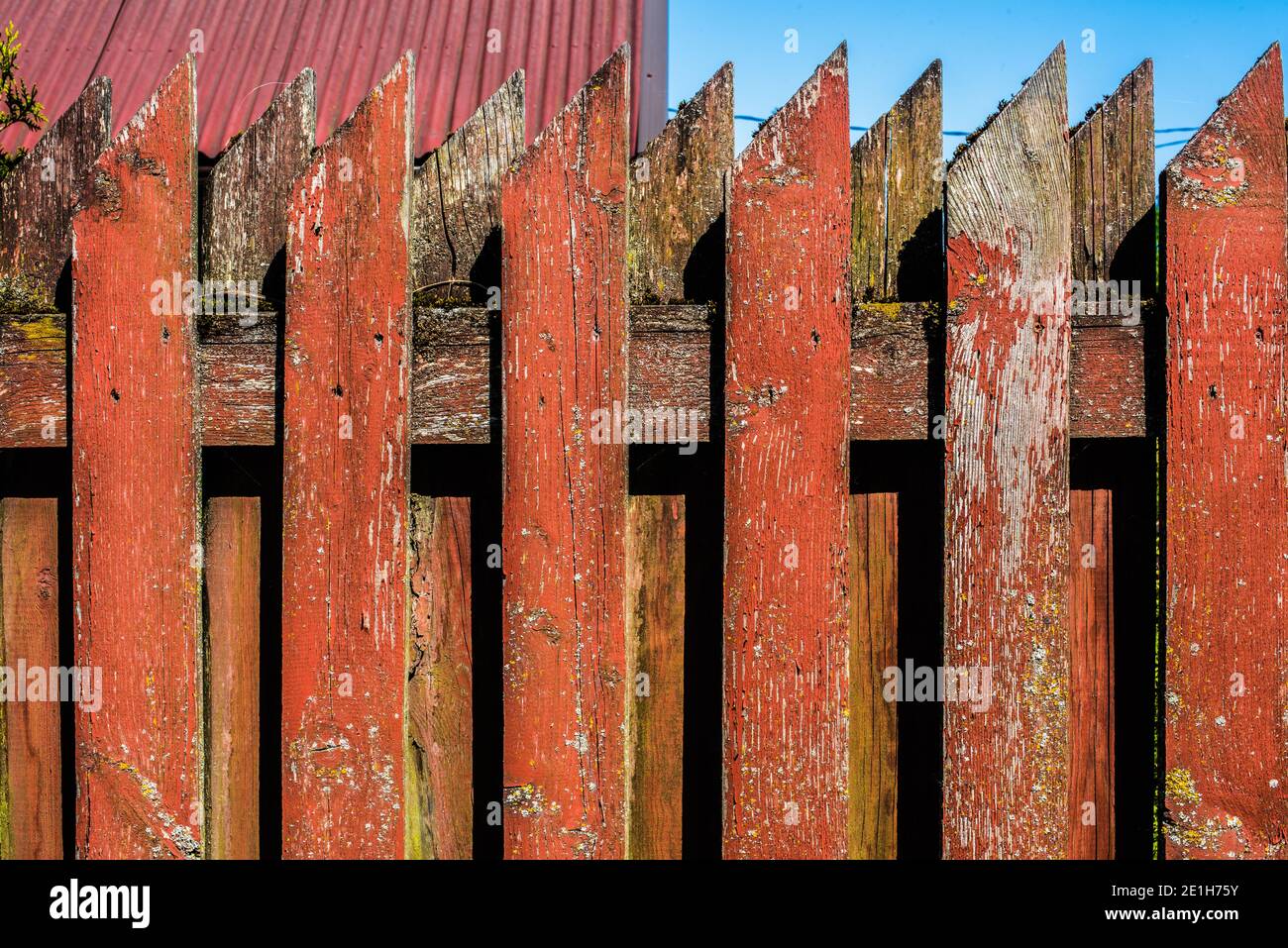 The red wood fence texture with natural patterns Stock Photo - Alamy