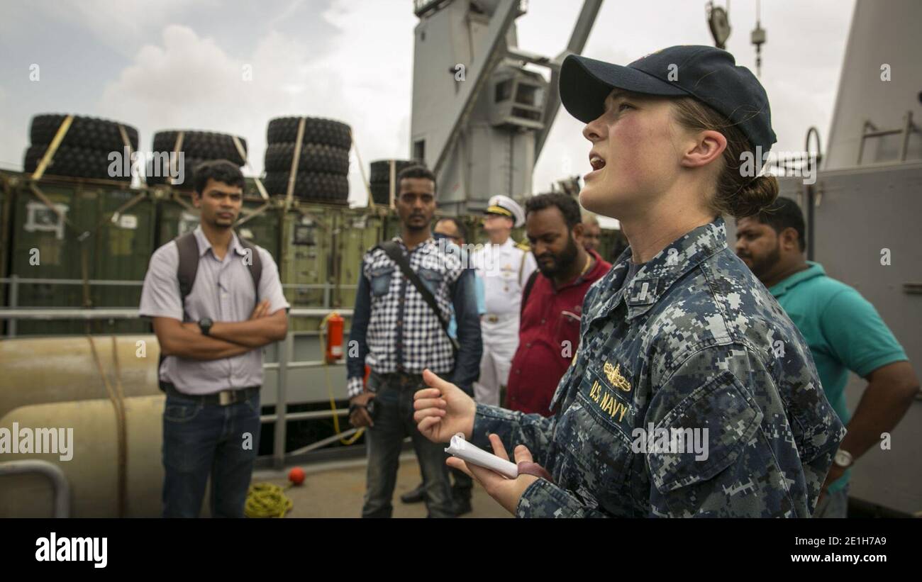 Amphibious dock landing ship uss pearl harbor lsd 52 hi-res stock ...