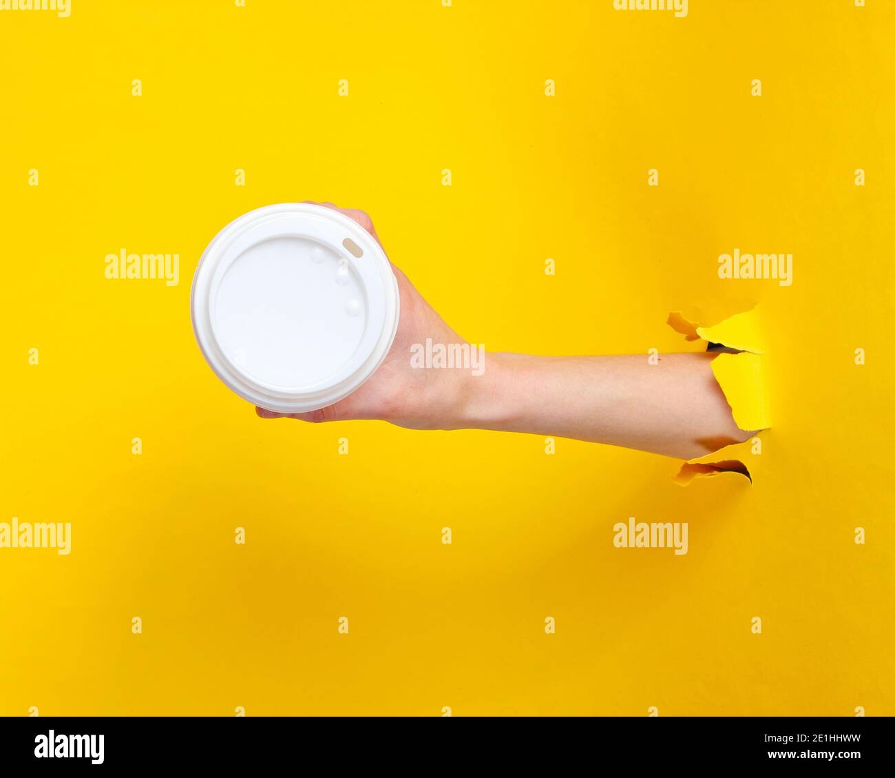 Barista woman holds paper hi-res stock photography and images - Alamy