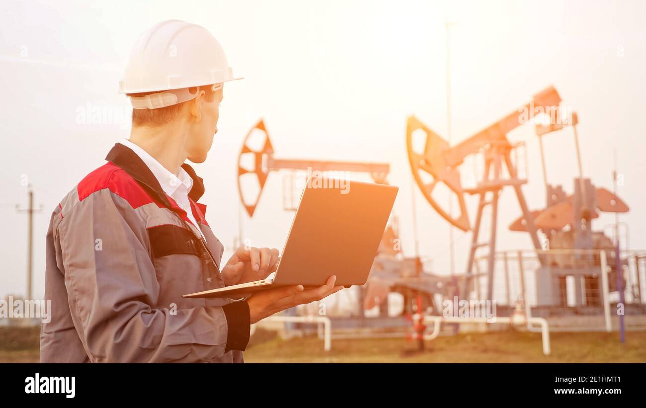 Oil laptop rig hi-res stock photography and images - Alamy