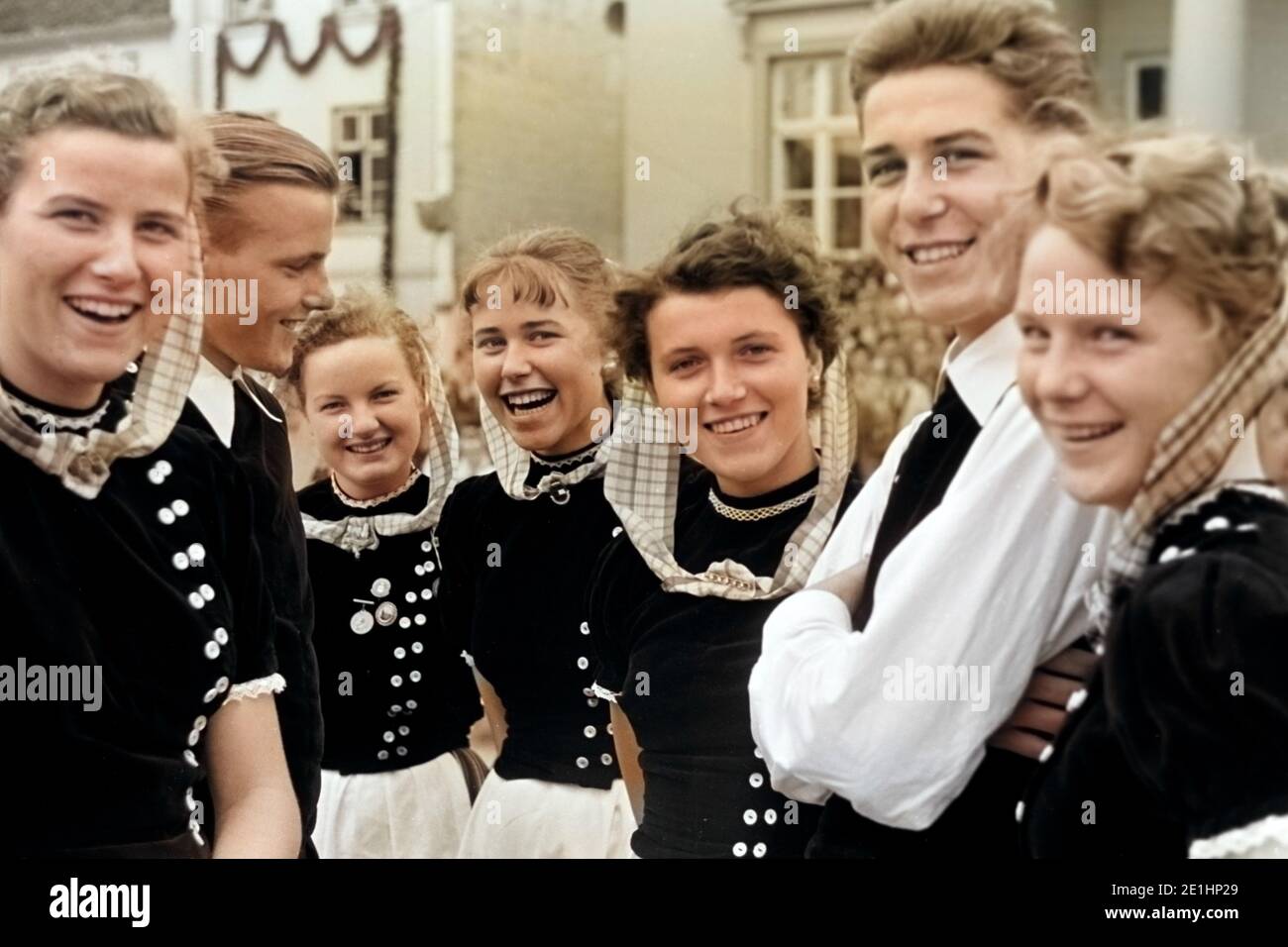 Frauen in Tracht beim Volksfest, Schleswig-Holstein, Deutschland ...