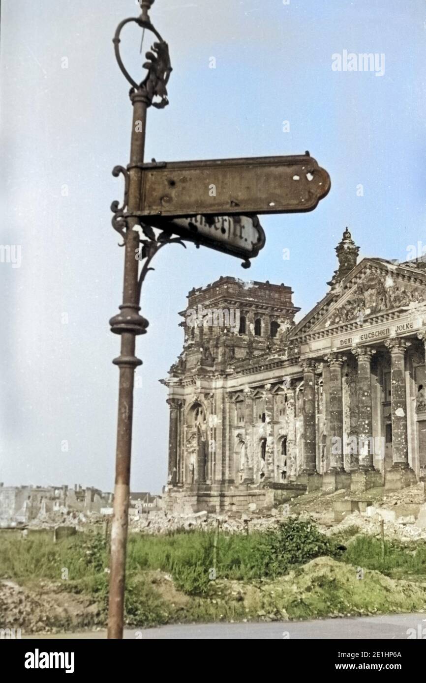 Destroyed reichstag hi-res stock photography and images - Alamy