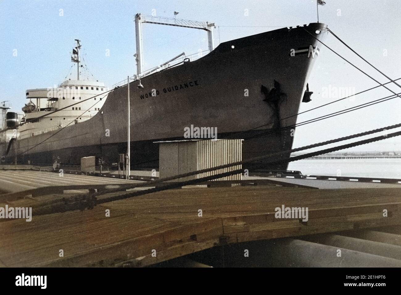 Schiff "World Guidance" im Hafen von Port Said, Ägypten, 1955. Vessel ...