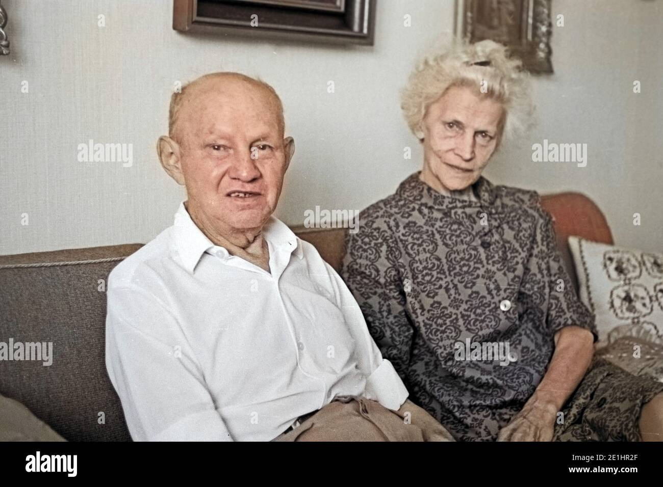 Familie Siegert in ihrem Wohnzimmer, 1969. Siegert family in their ...