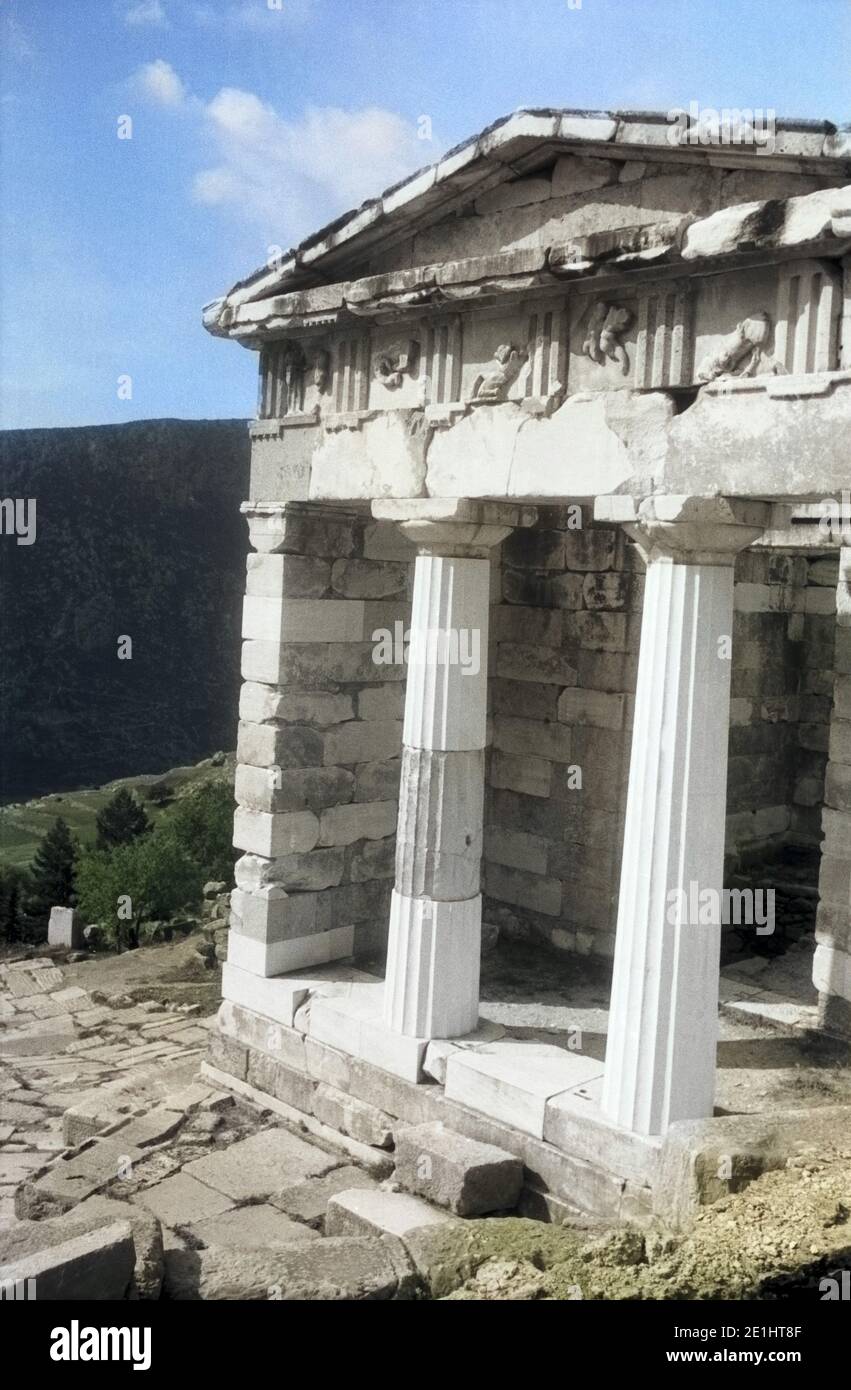 Treasure house delphi hi-res stock photography and images - Alamy