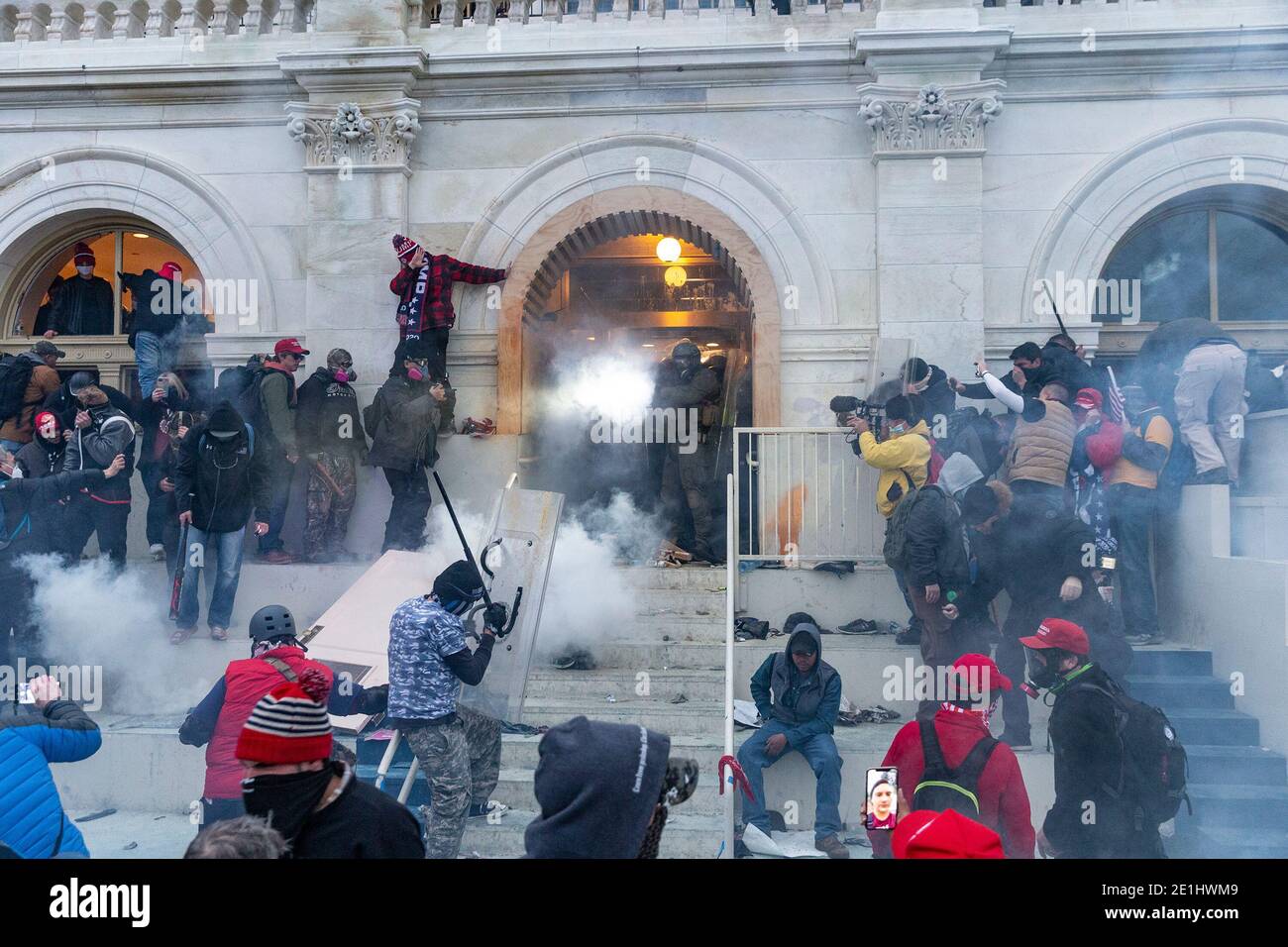 Capitol riot hi-res stock photography and images - Alamy