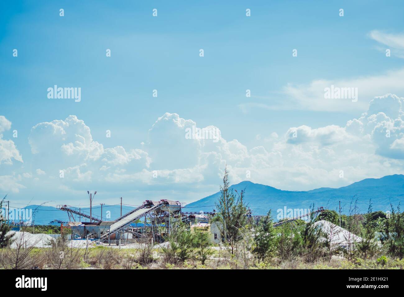 Sand stone crush process refinery operating conveyor belt mining ...