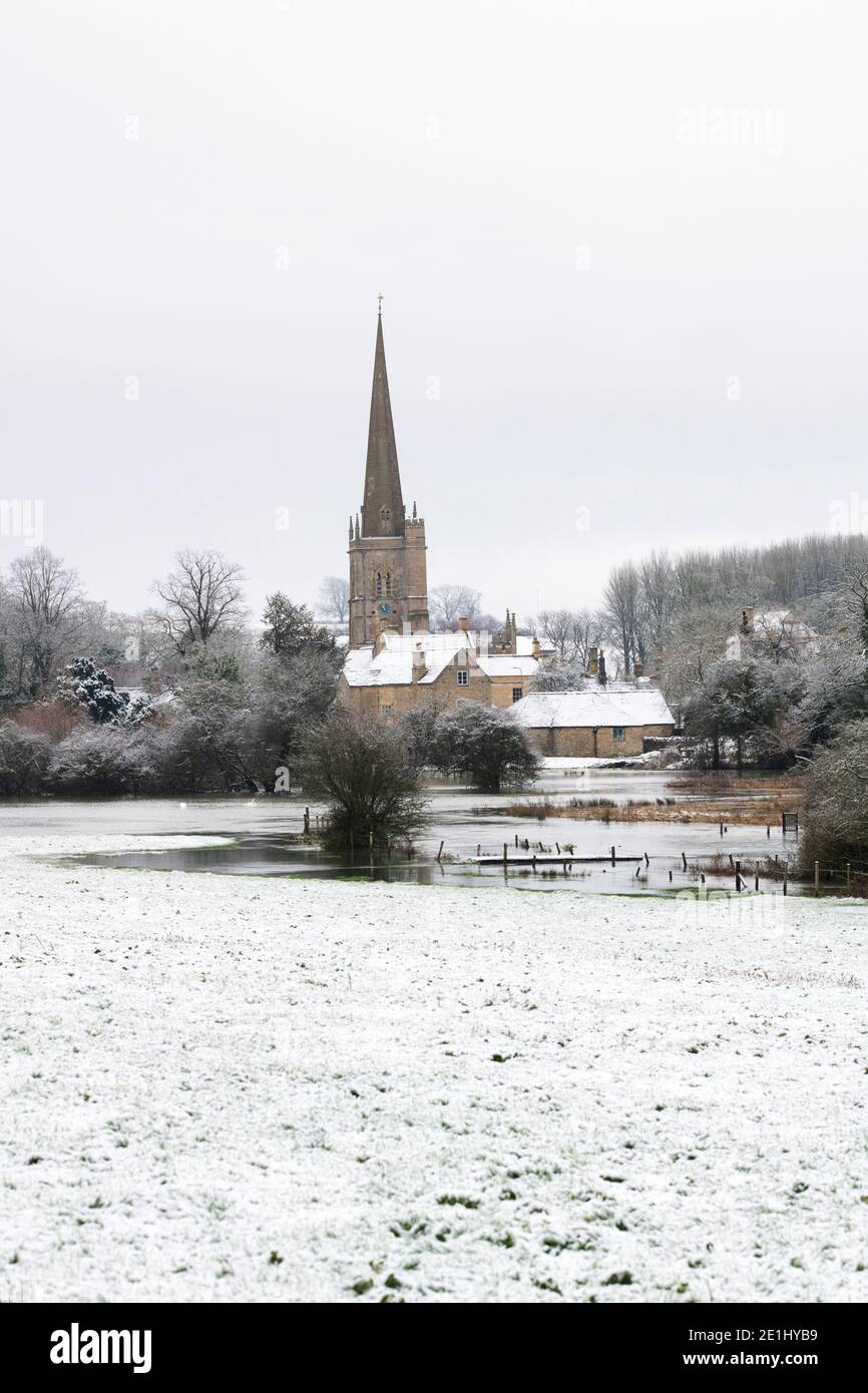 Snowed river hi-res stock photography and images - Alamy