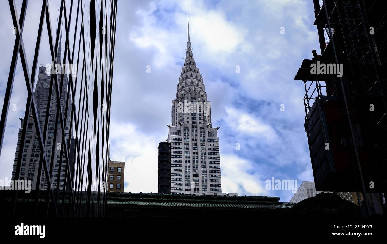 New York: external view of Chrysler Building with a work in shadow ...