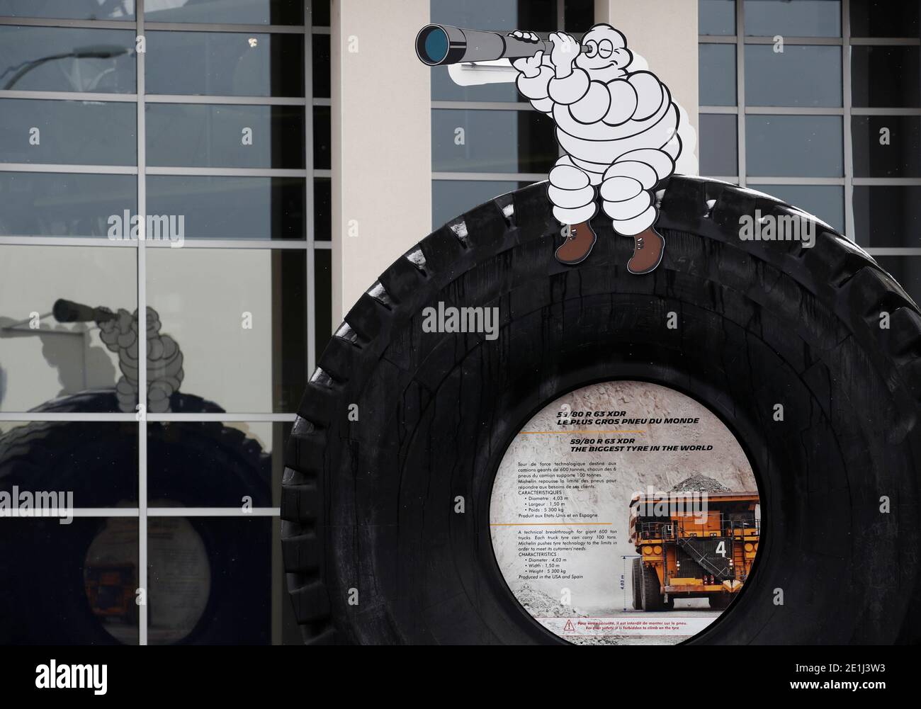 Michelin man mascot hi-res stock photography and images - Alamy