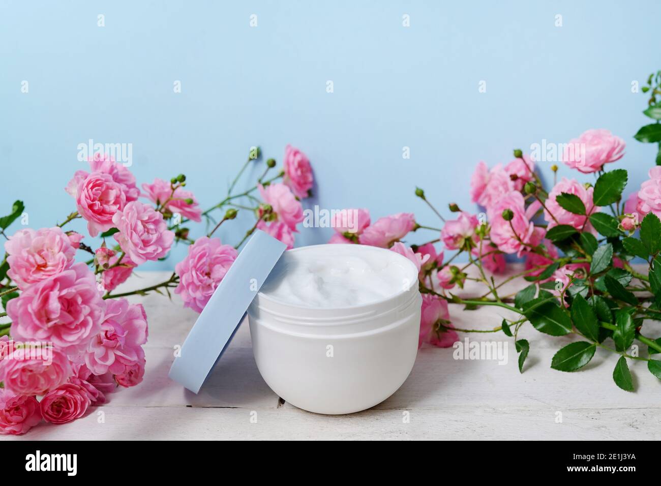 Face cream with roses hi-res stock photography and images - Alamy