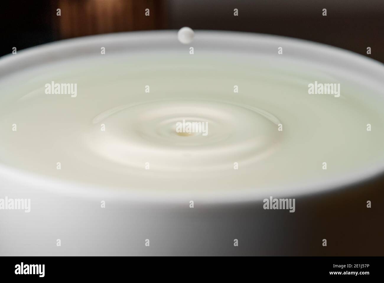 Milk circle splash hi-res stock photography and images - Alamy