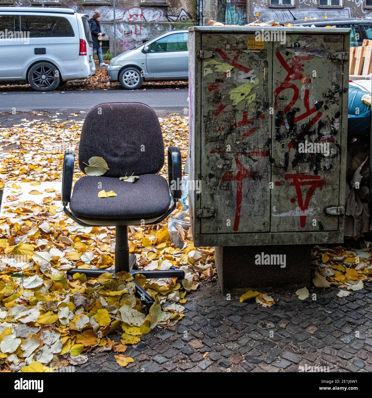 Abandoned office chair hi-res stock photography and images - Alamy