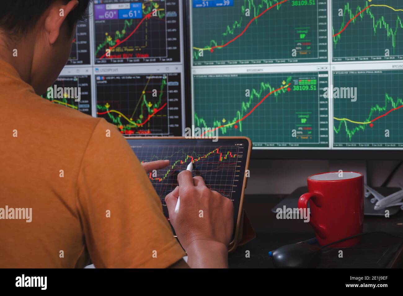 Trend analysis hi-res stock photography and images - Alamy