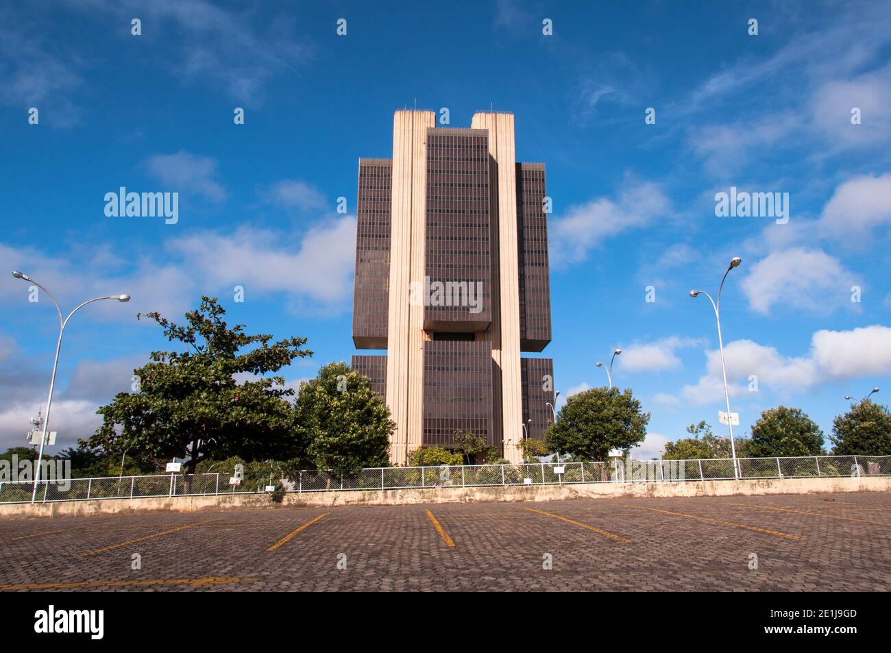 Bank headquarters modern exterior hi-res stock photography and images ...