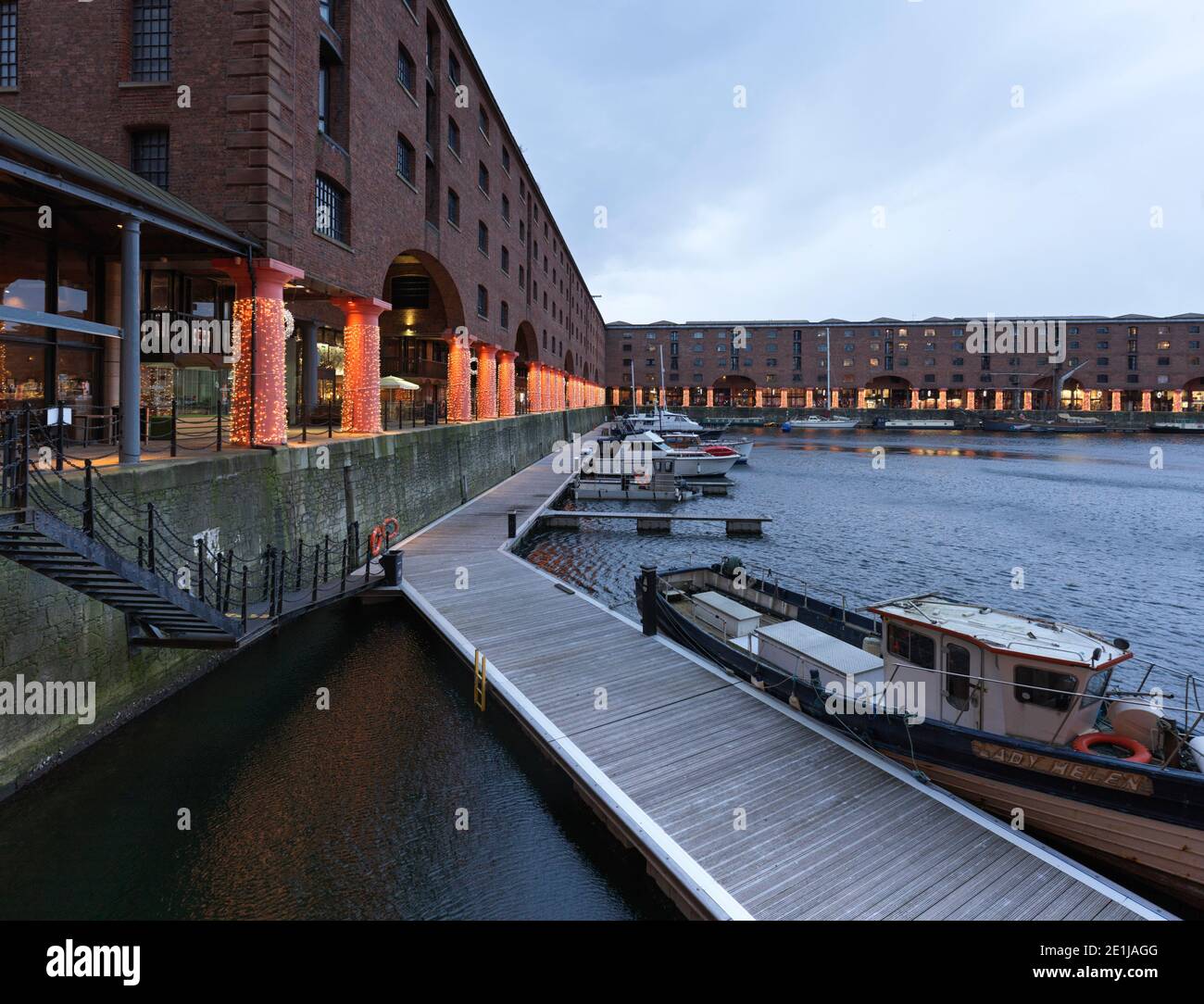 Liverpool dock area hi-res stock photography and images - Alamy