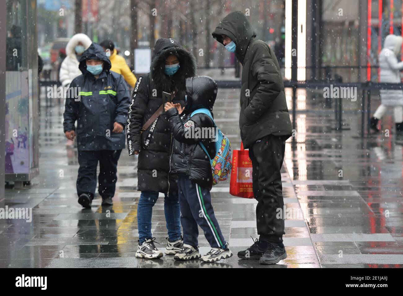 Chengdu, China's Sichuan Province. 7th Jan, 2020. Citizens check ...